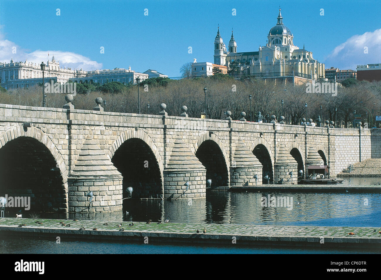 Puente de segovia hi-res stock photography and images - Alamy