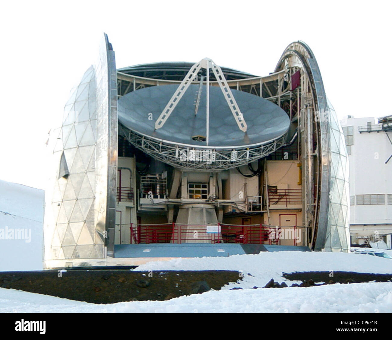 The Caltech Submillimeter Observatory, located on Mauna Kea in Hawaii ...