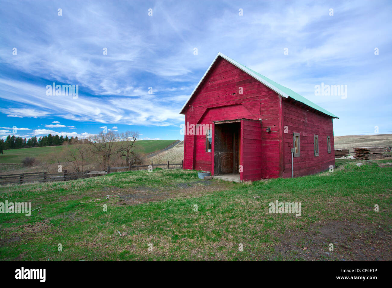 Red barn on the Washington Palouse Stock Photo - Alamy