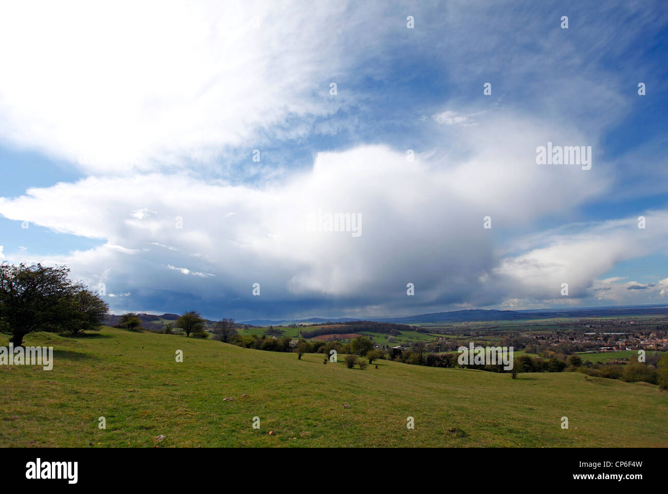 Rolling cotswold hills hi-res stock photography and images - Alamy
