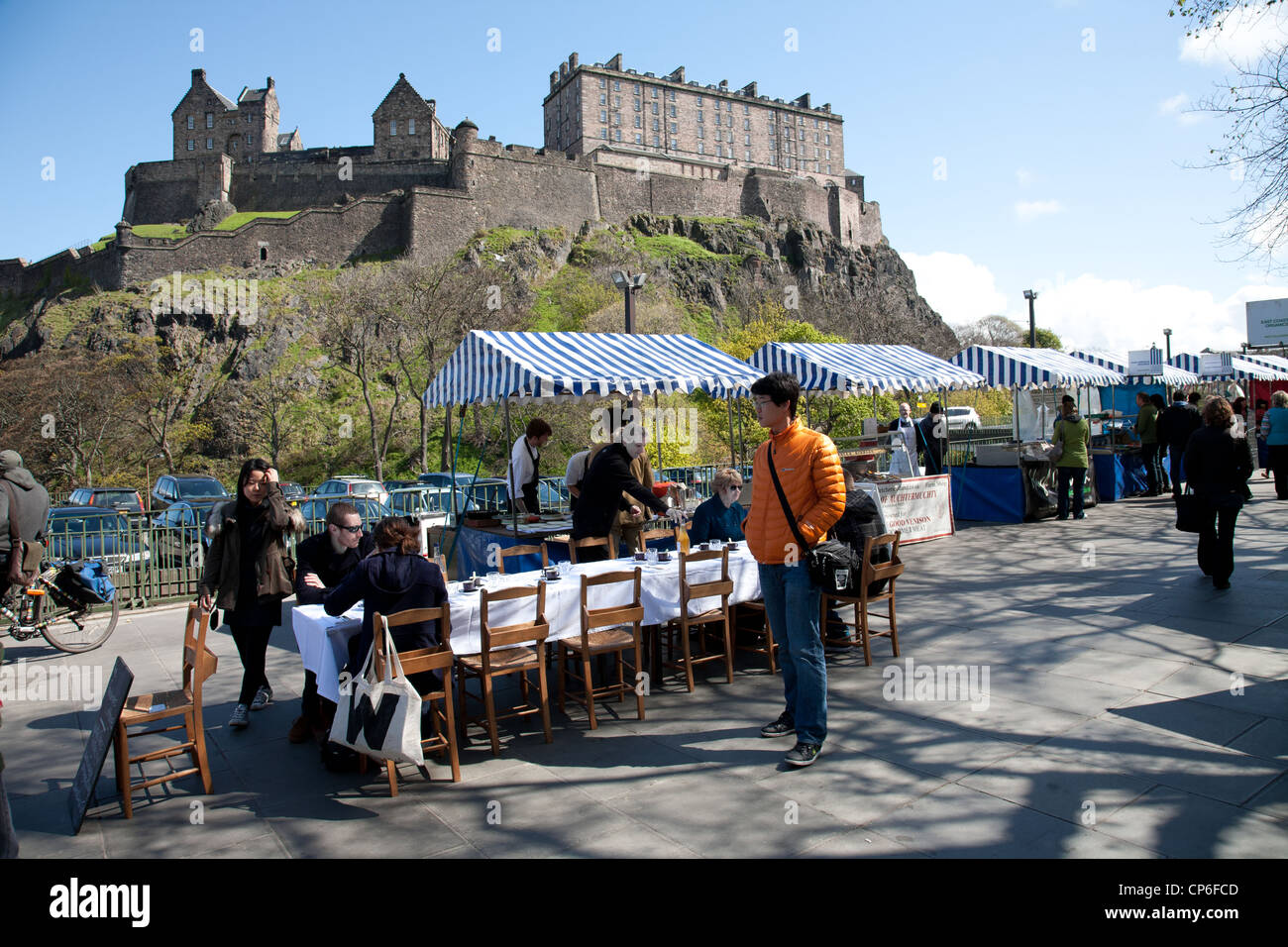 Edinburgh castle and farmers market hi-res stock photography and images ...