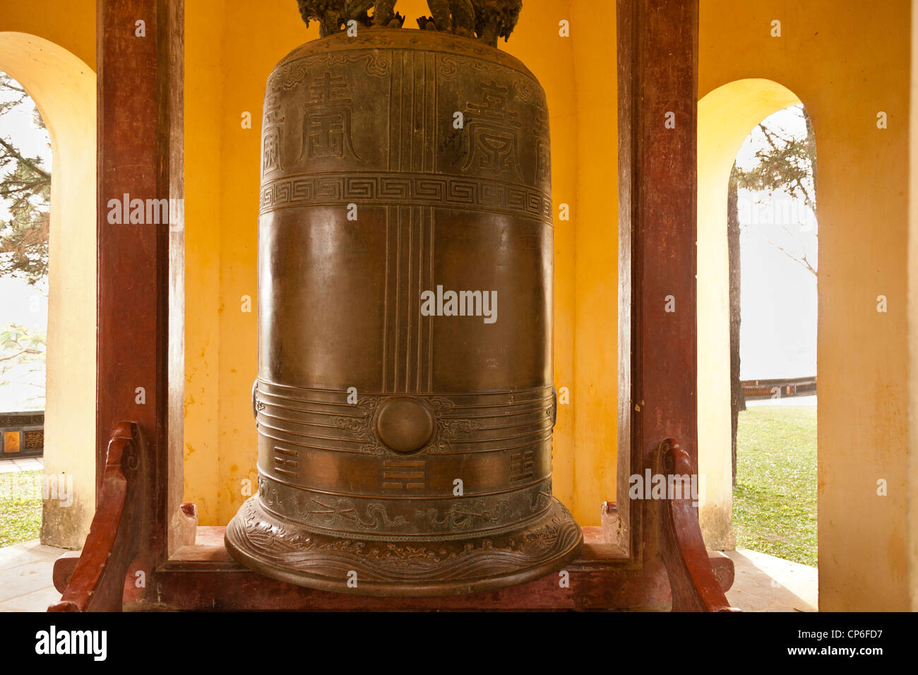 Large bell at Thien Mu Pagoda, Hue, Vietnam Stock Photo - Alamy