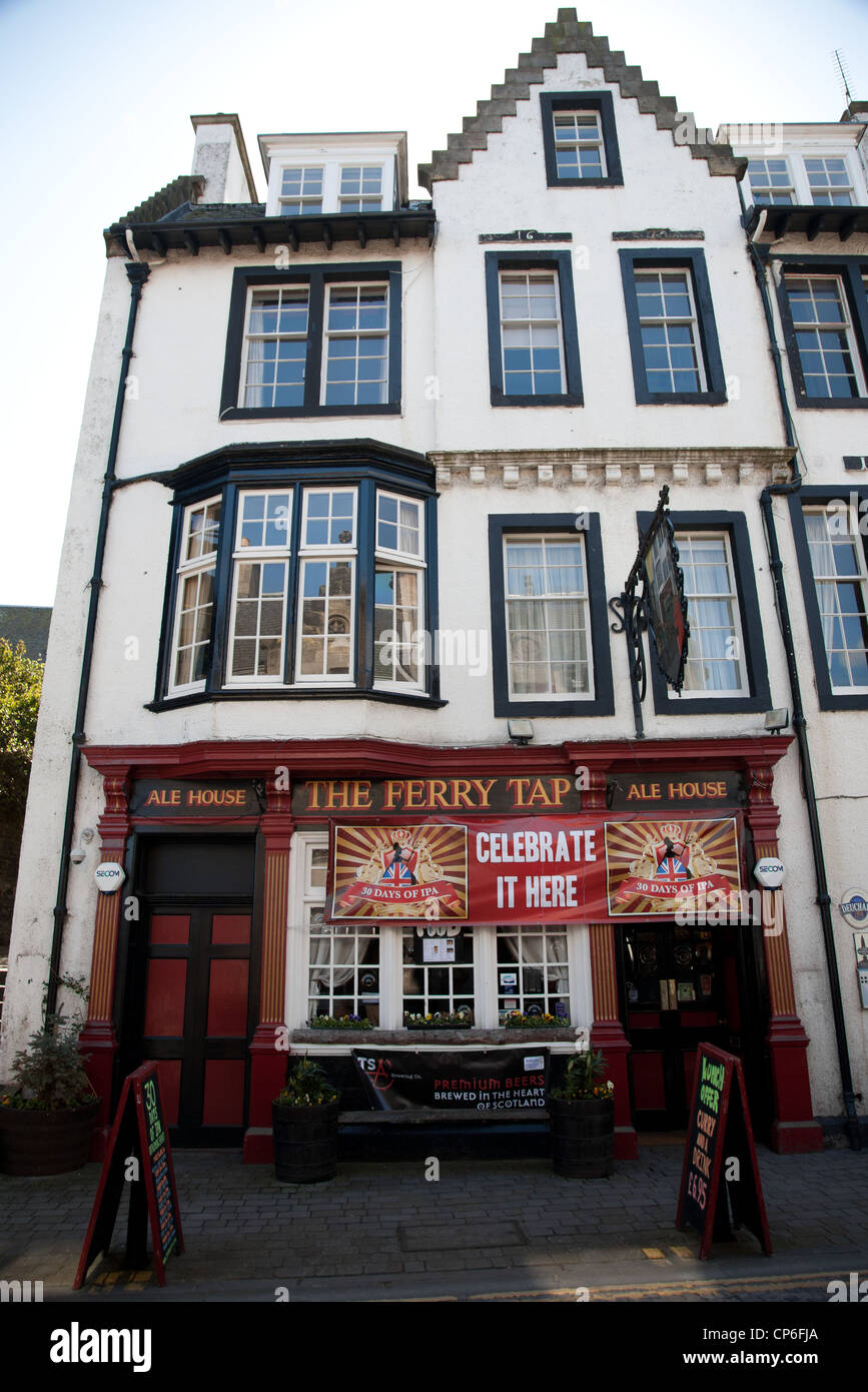 South queensferry pub hi-res stock photography and images - Alamy