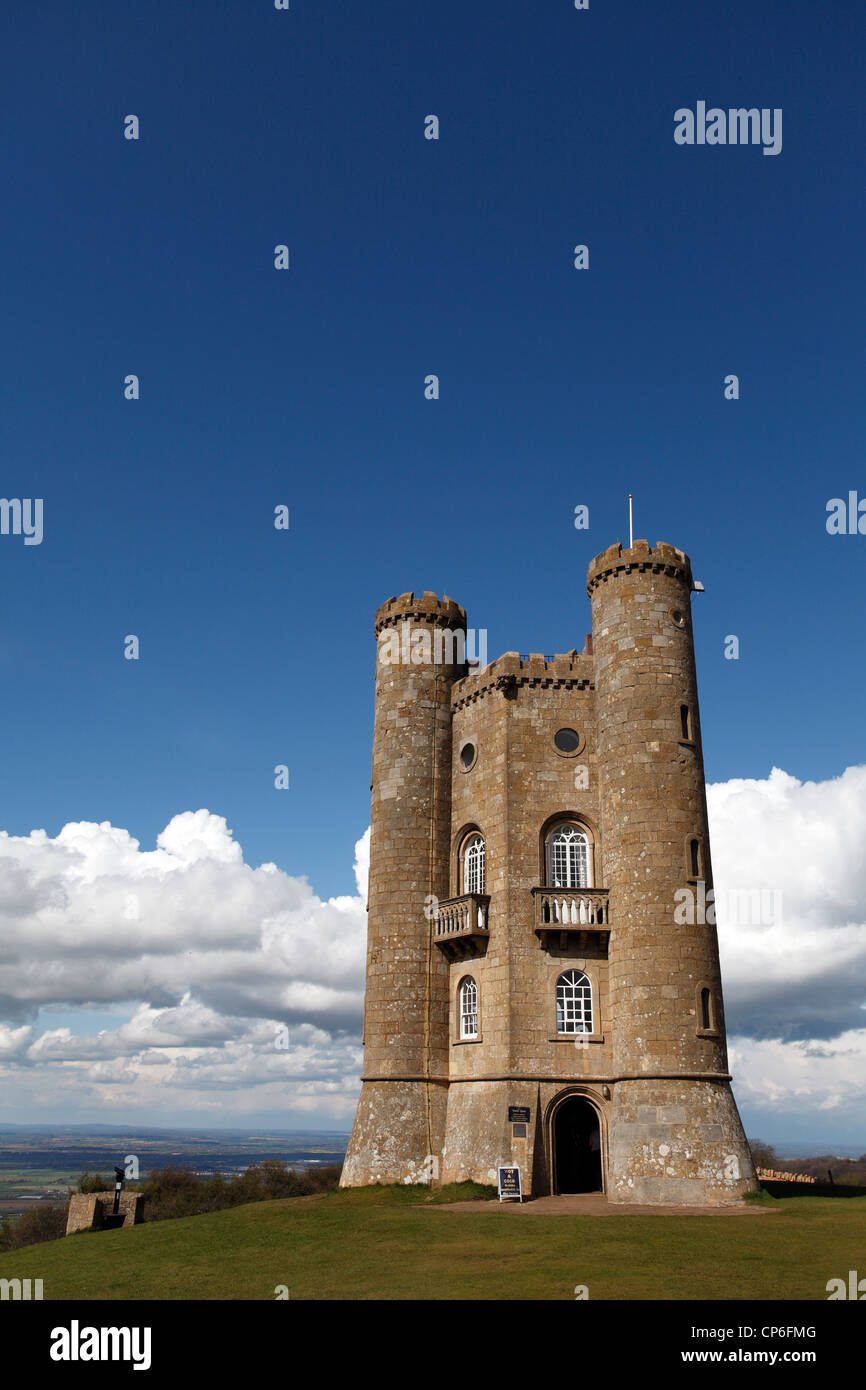 Broadway Tower Broadway Tower on the Cotswold Way Stock Photo - Alamy