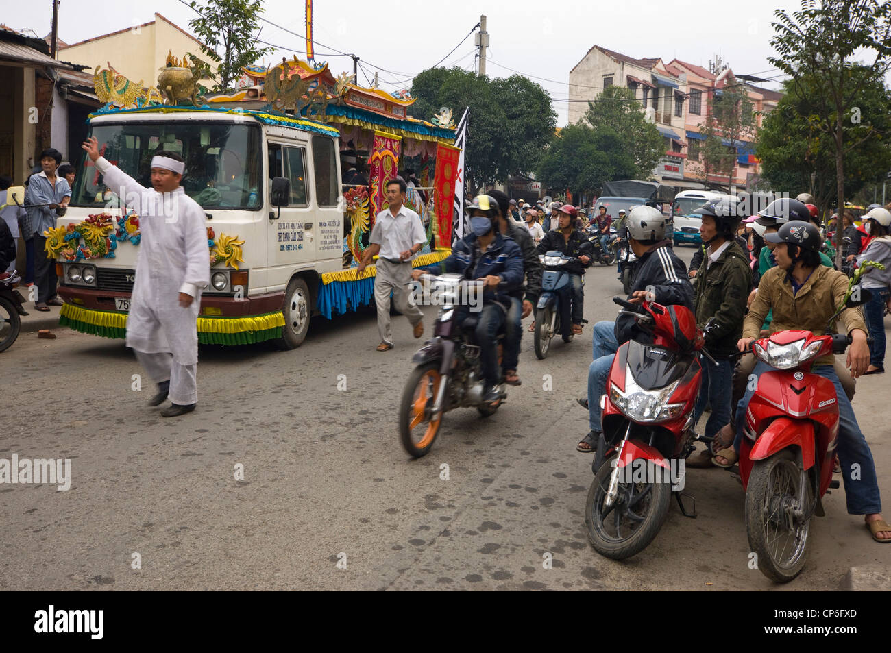 Vietnamese funeral hi-res stock photography and images - Alamy