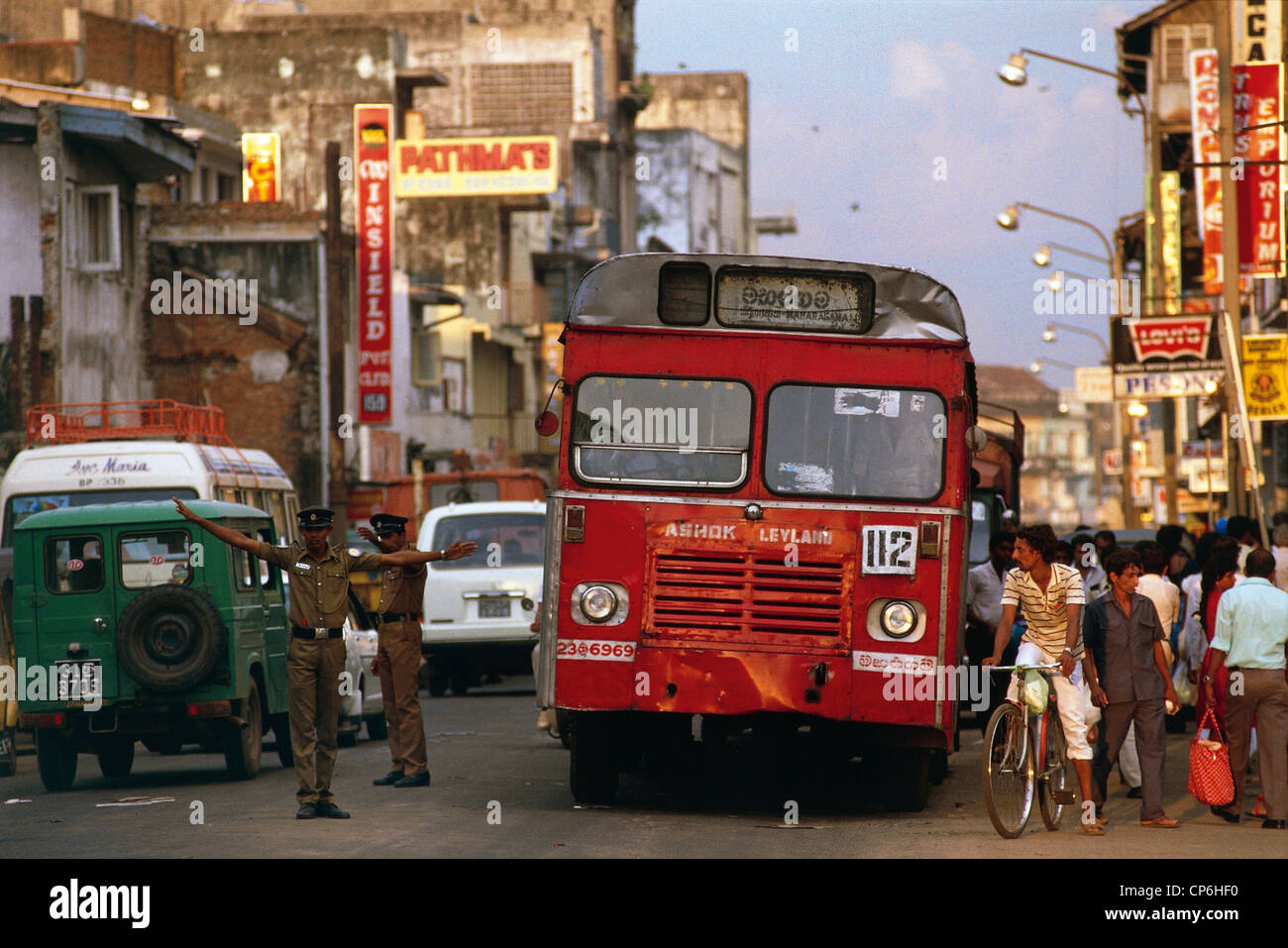 Sri Lanka - Colombo, bus Stock Photo - Alamy