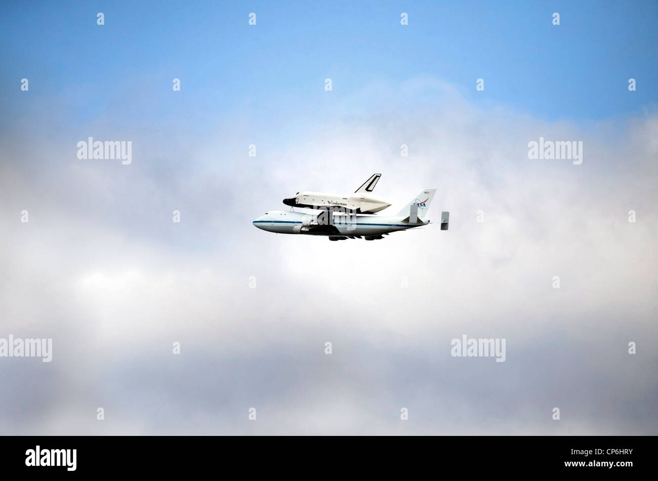 Flying shuttle hi-res stock photography and images - Alamy