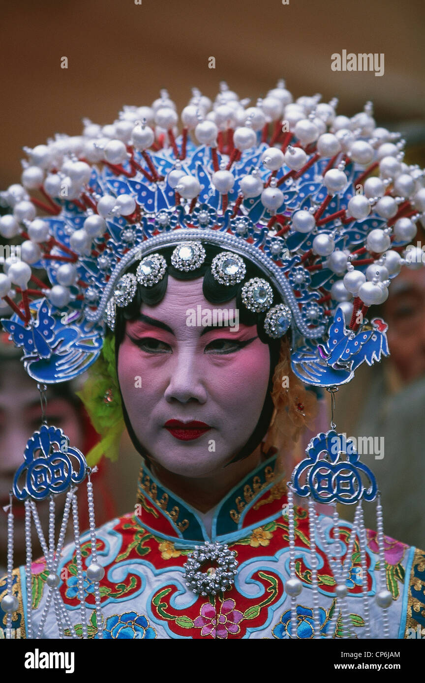 China - Jiangsu - Shanghai, Yu Garden area (Yu Yuan). Chinese Opera ...
