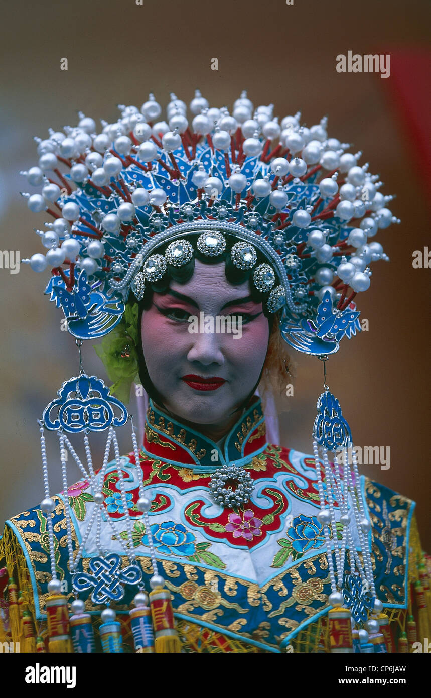 China - Jiangsu - Shanghai, Yu Garden area (Yu Yuan). Chinese Opera ...