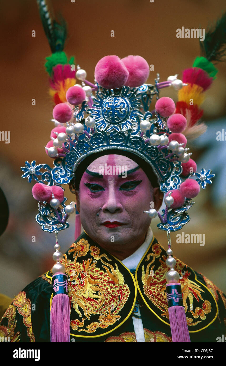 China - Jiangsu - Shanghai, Yu Garden area (Yu Yuan). Chinese Opera ...