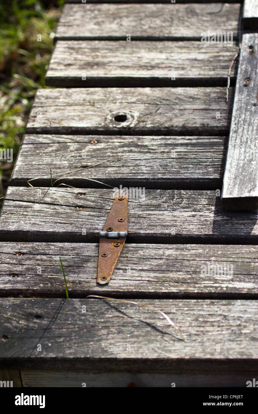 Rusted hinge hi-res stock photography and images - Alamy