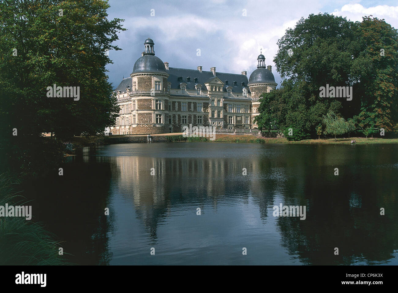France serrant hi-res stock photography and images - Alamy