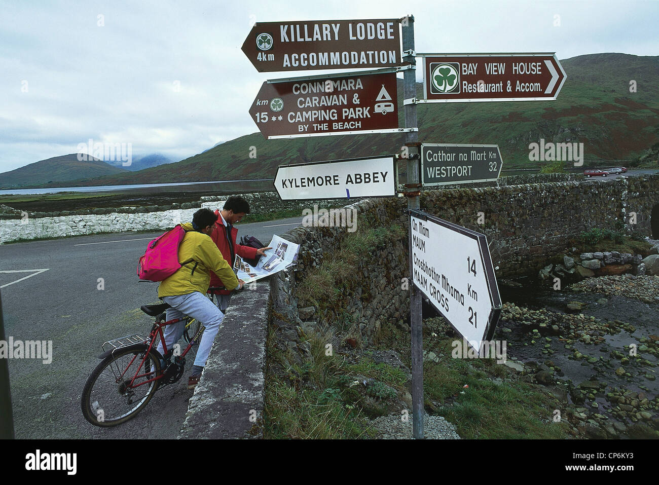 County galway ireland road sign hi-res stock photography and images - Alamy