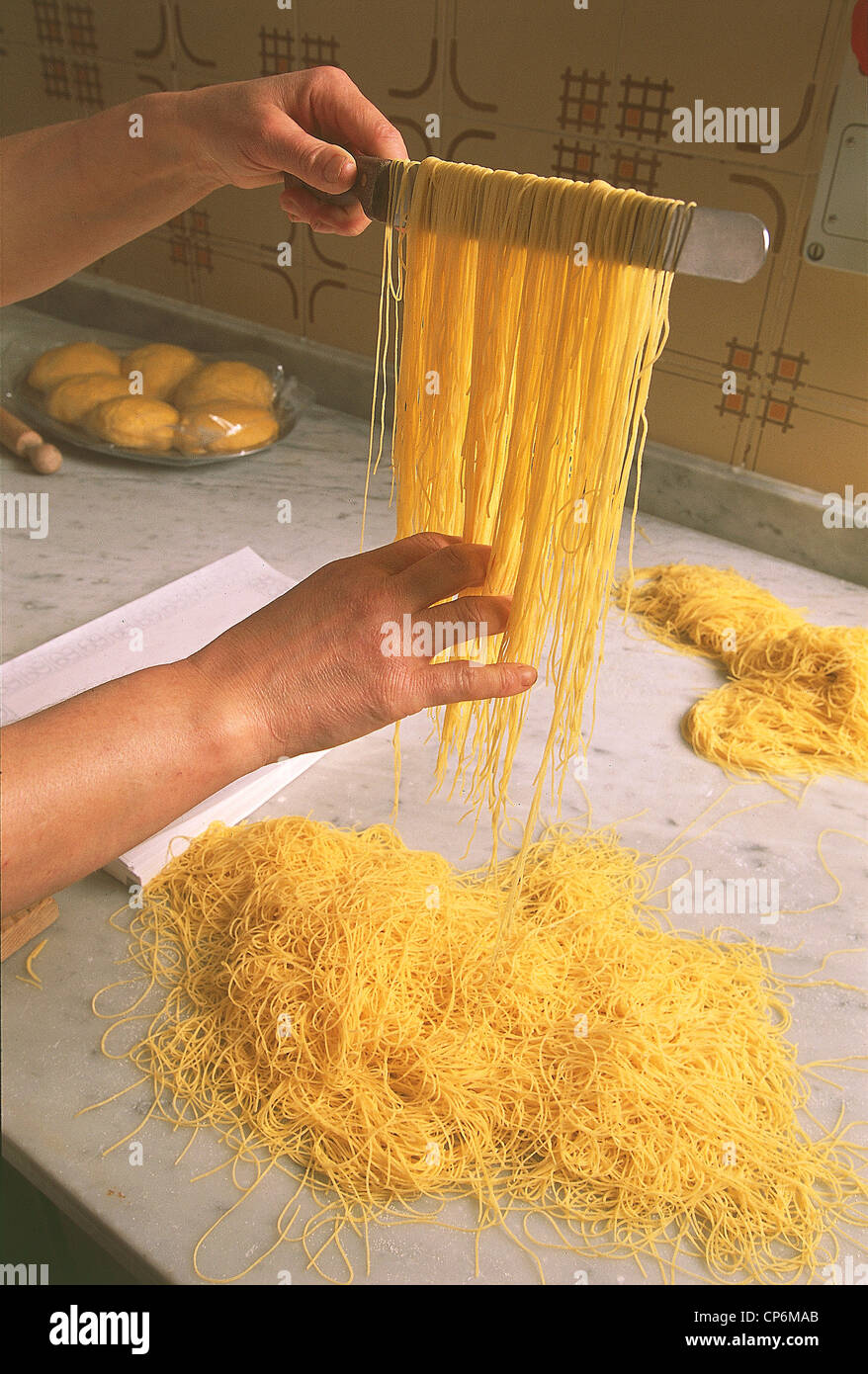 Marche - Campofilone (AP) Spinosi pasta. Preparation of Spinosini ...