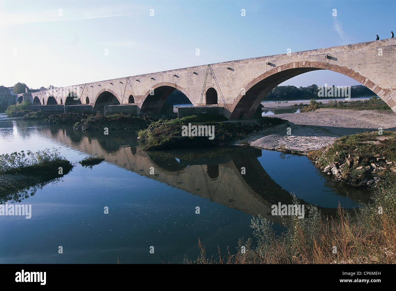 France - Languedoc-Roussillon - Pont-Saint-Esprit, Bridge on the River ...