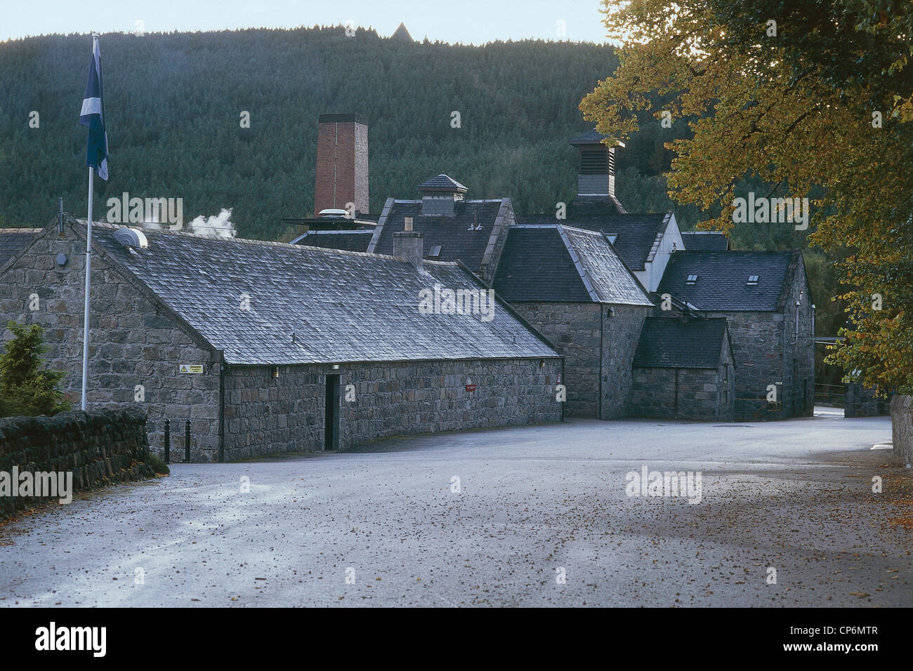 Royal lochnagar distillery hi-res stock photography and images - Alamy