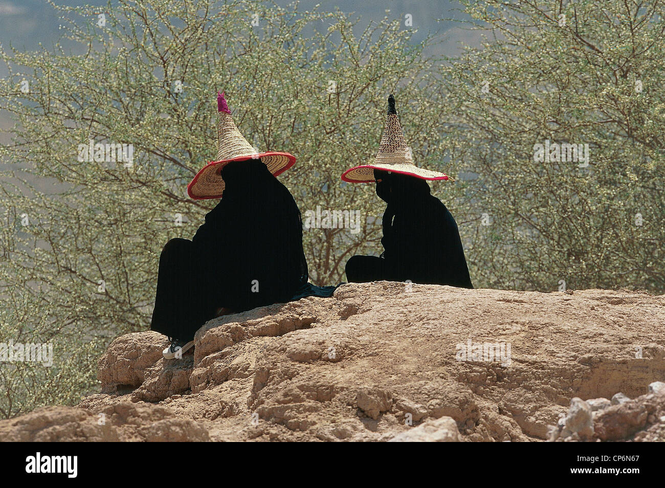 Yemen - Hadramawt Province - Wadi Hadramawt, veiled women with the ...