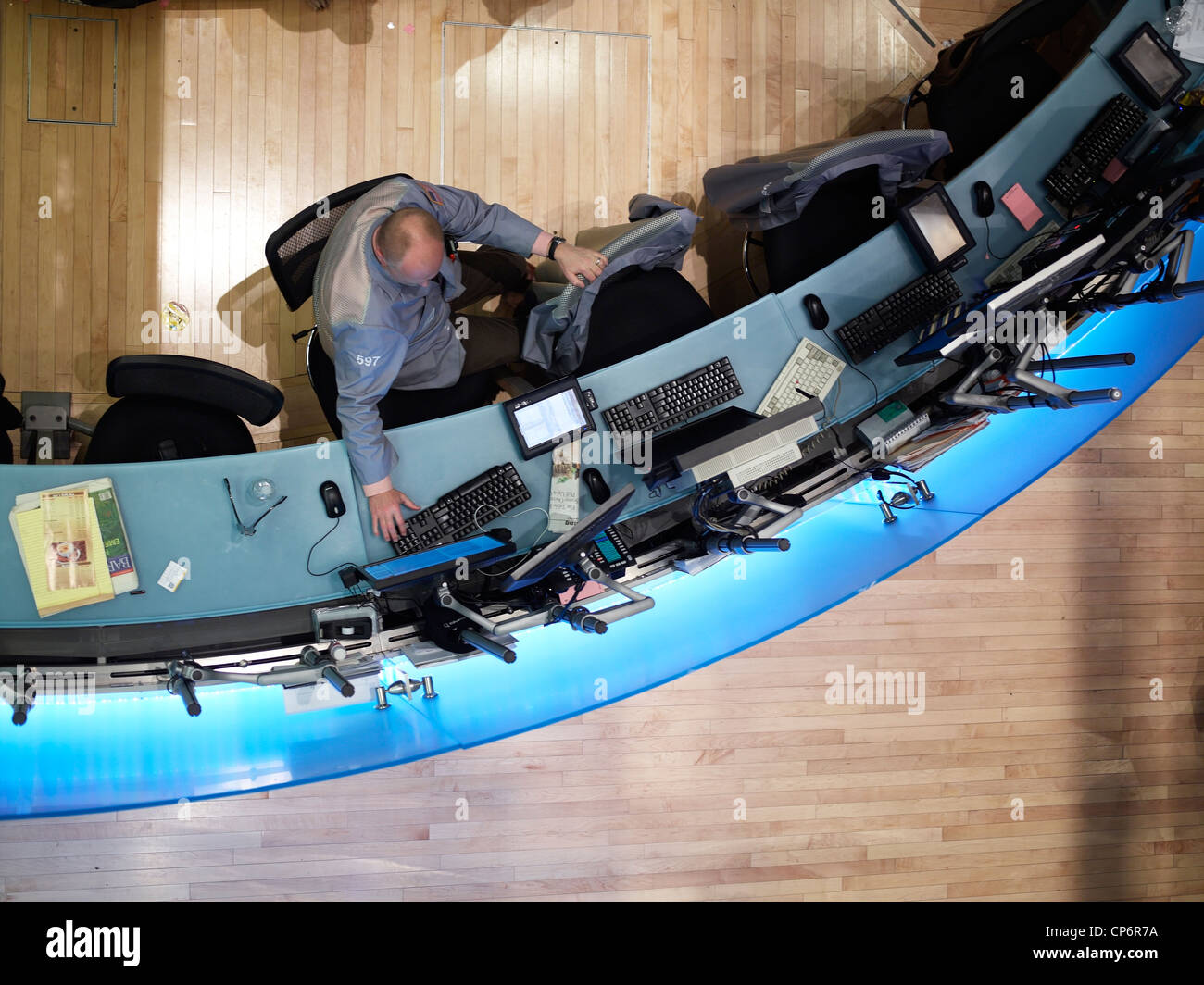 Overview traders hi-res stock photography and images - Alamy