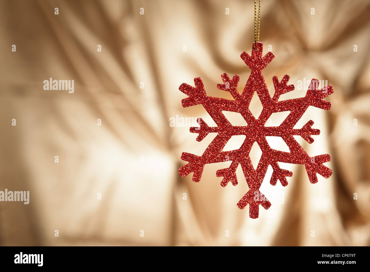 Red snow flake on a gold background for Christmas Stock Photo - Alamy