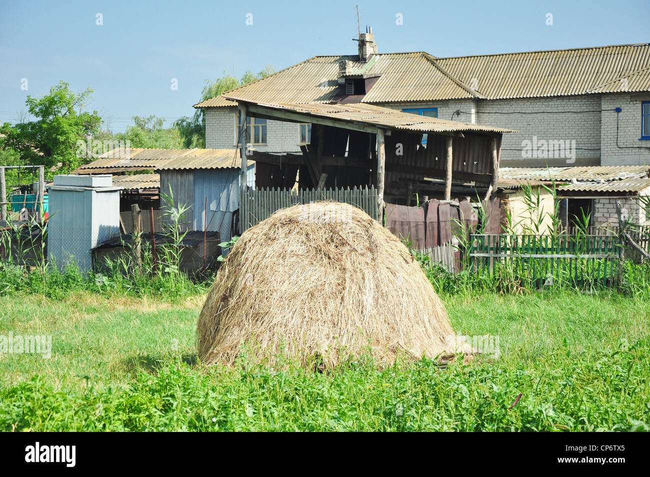 Haystack roof hi-res stock photography and images - Alamy