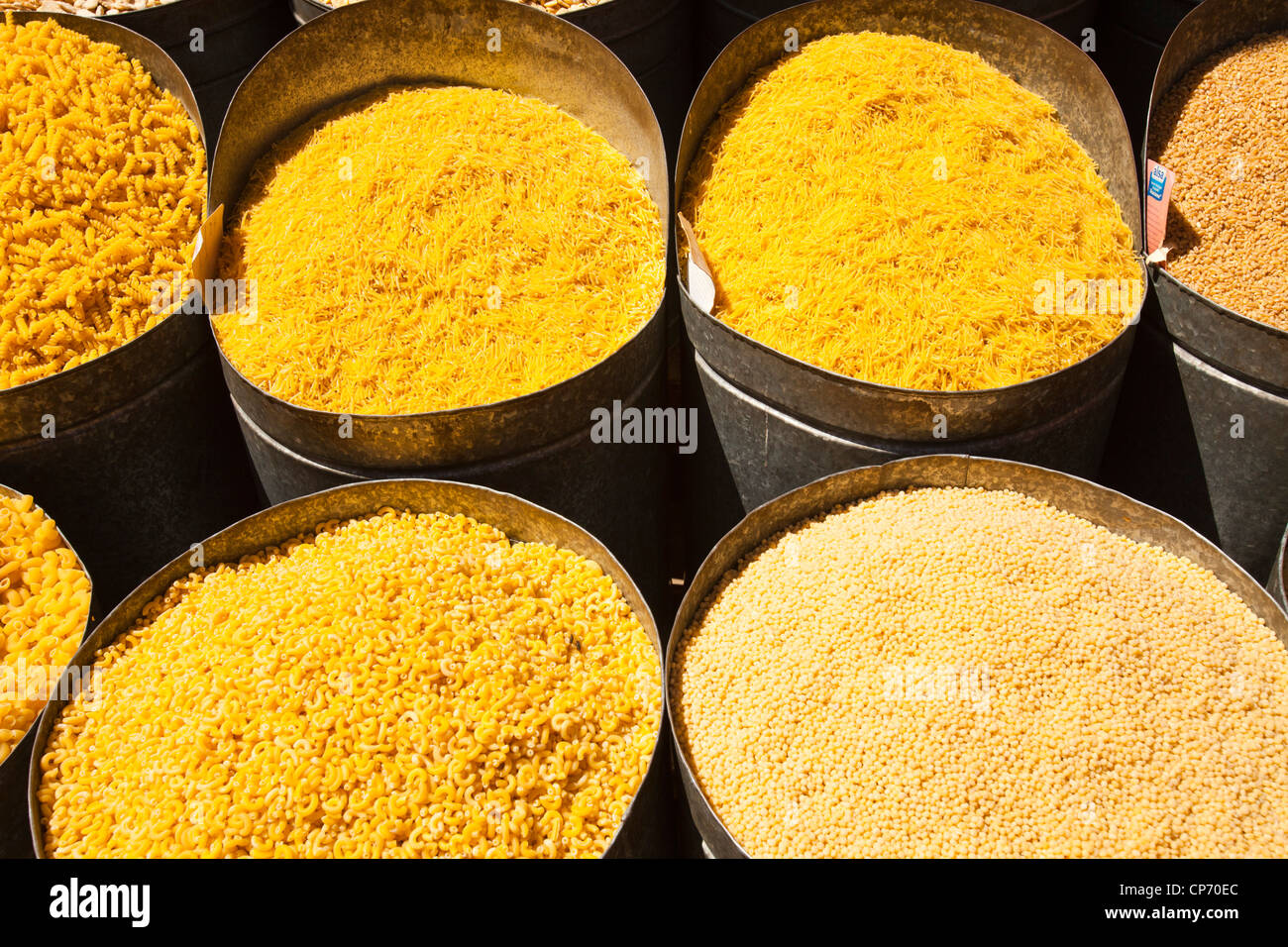 Market basket pasta hi-res stock photography and images - Alamy