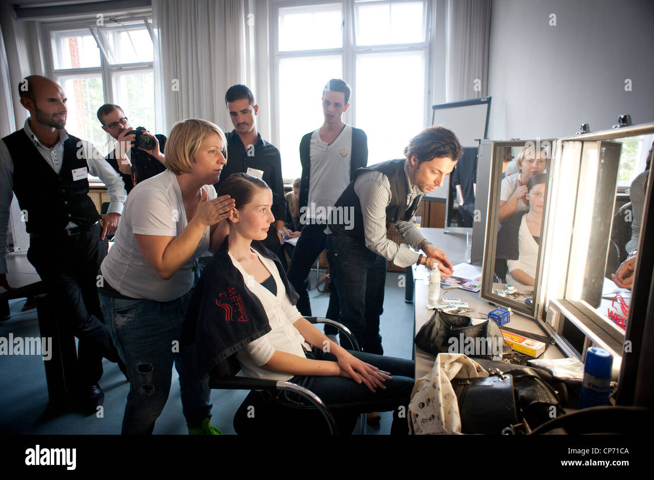 Wella logo hi-res stock photography and images - Alamy