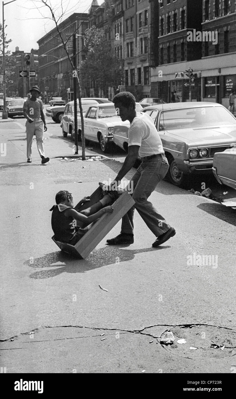 Harlem new york 1960s hi-res stock photography and images - Alamy