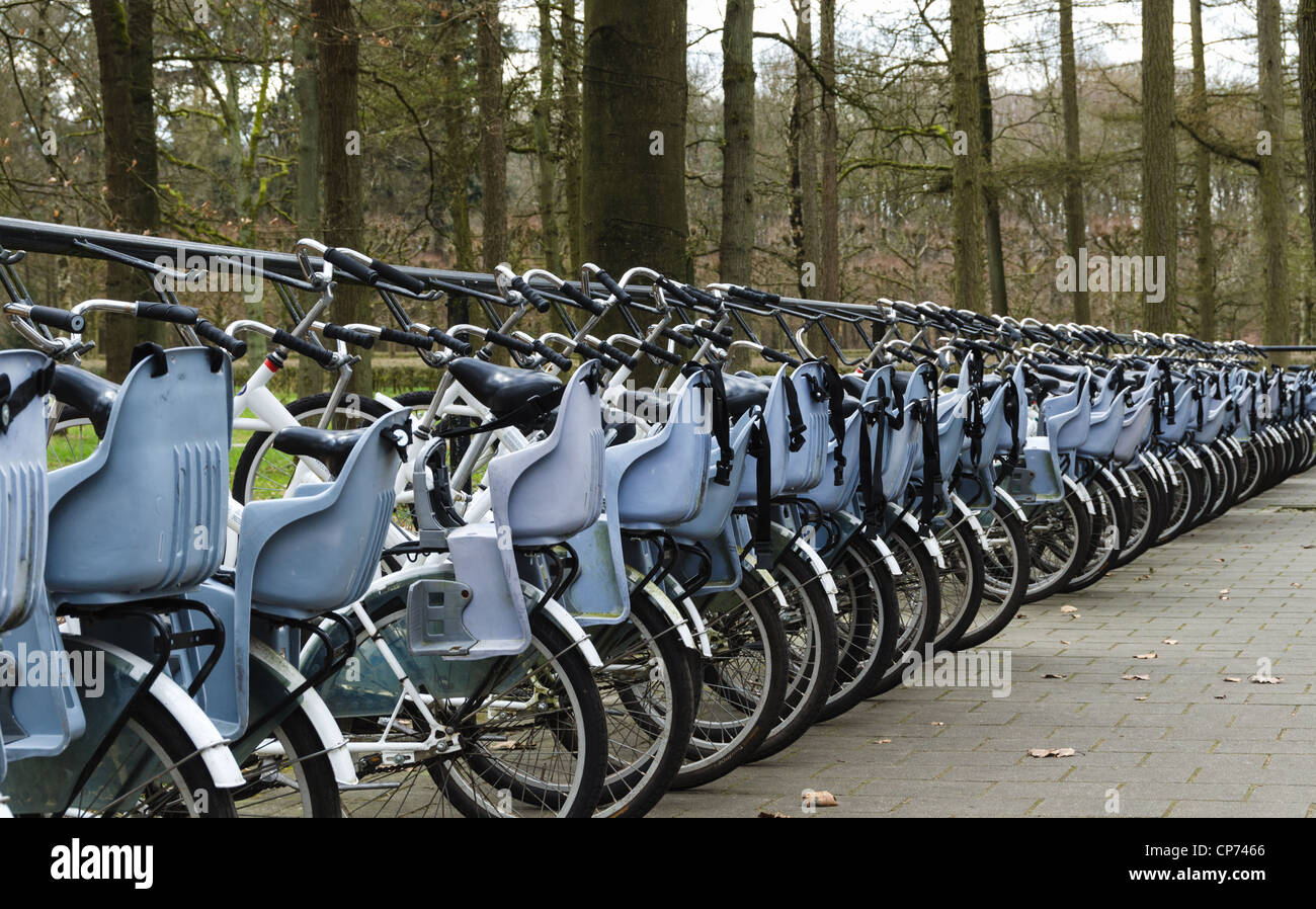 White bikes hi-res stock photography and images - Alamy