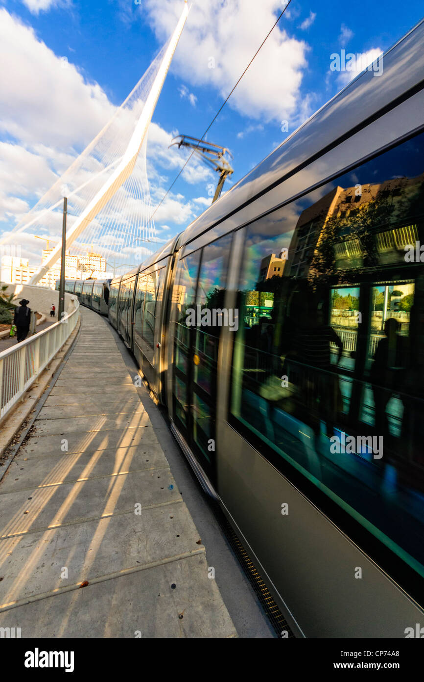 Jerusalem,Israel. A light rail passes the new Chords bridge, designed ...