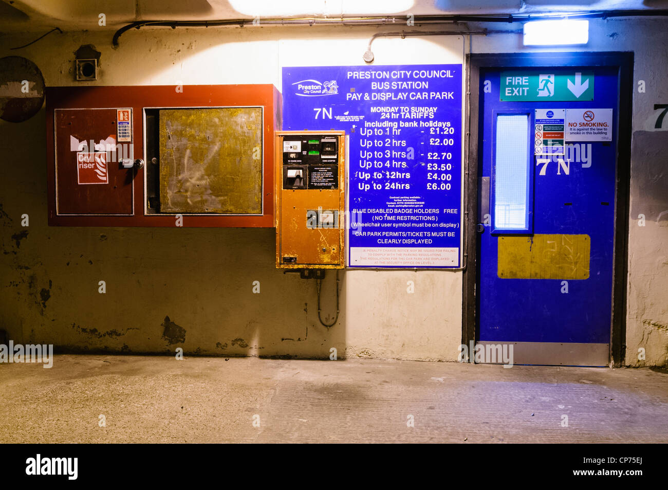 Pay station in Preston Bus Station car park Stock Photo - Alamy