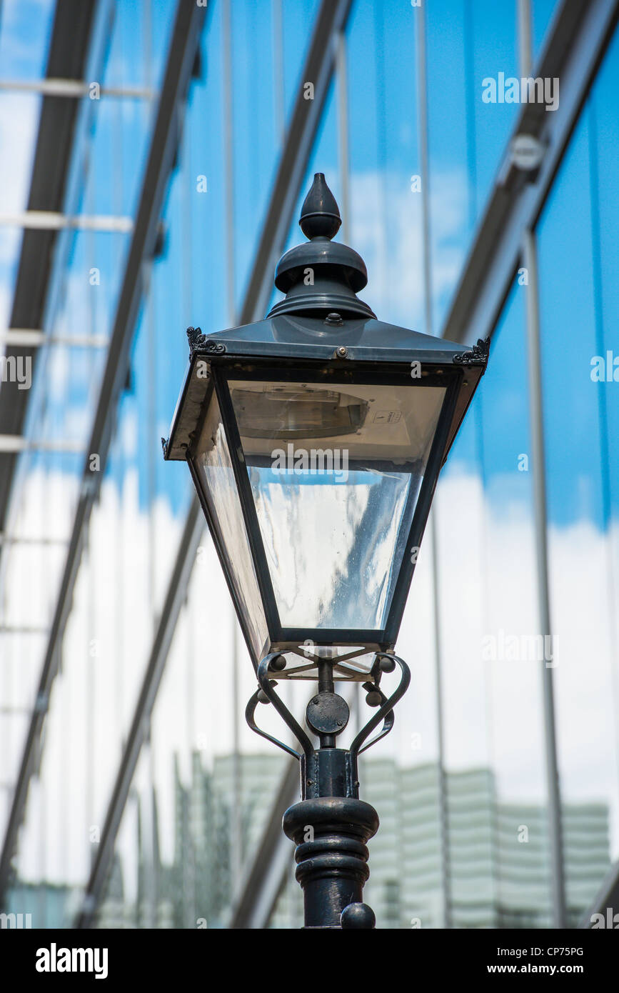 Traditional street lamp hi-res stock photography and images - Alamy