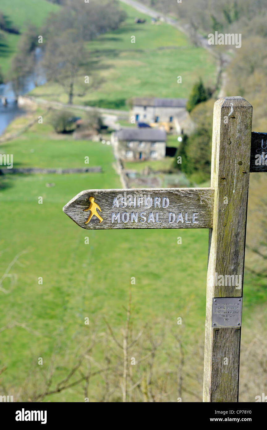 Directional signs hi-res stock photography and images - Alamy