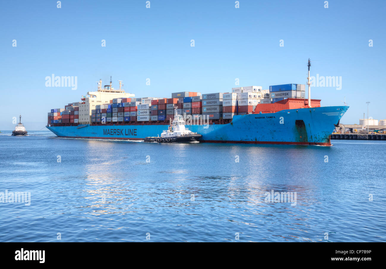 Maersk line container ship hi-res stock photography and images - Alamy