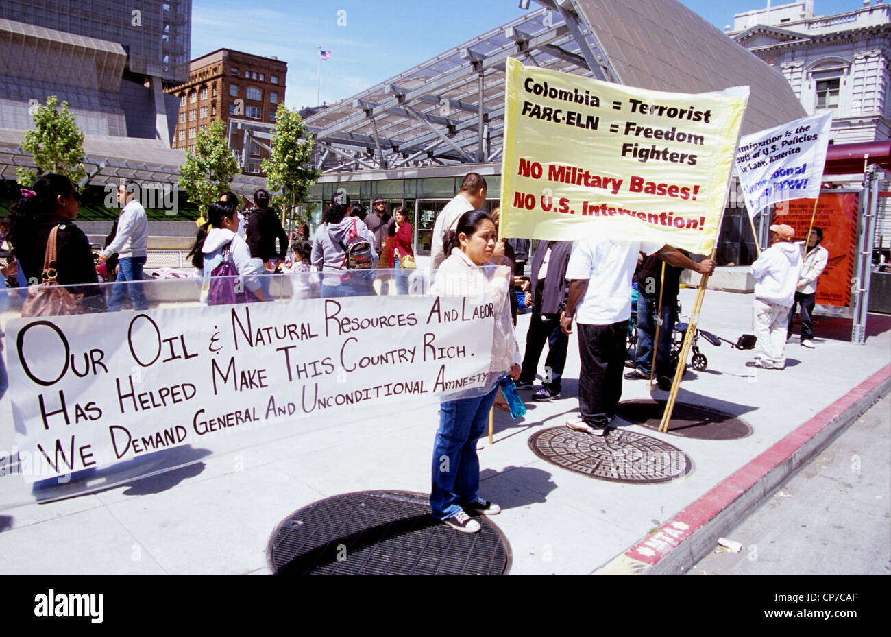 Amnesty signs hi-res stock photography and images - Alamy