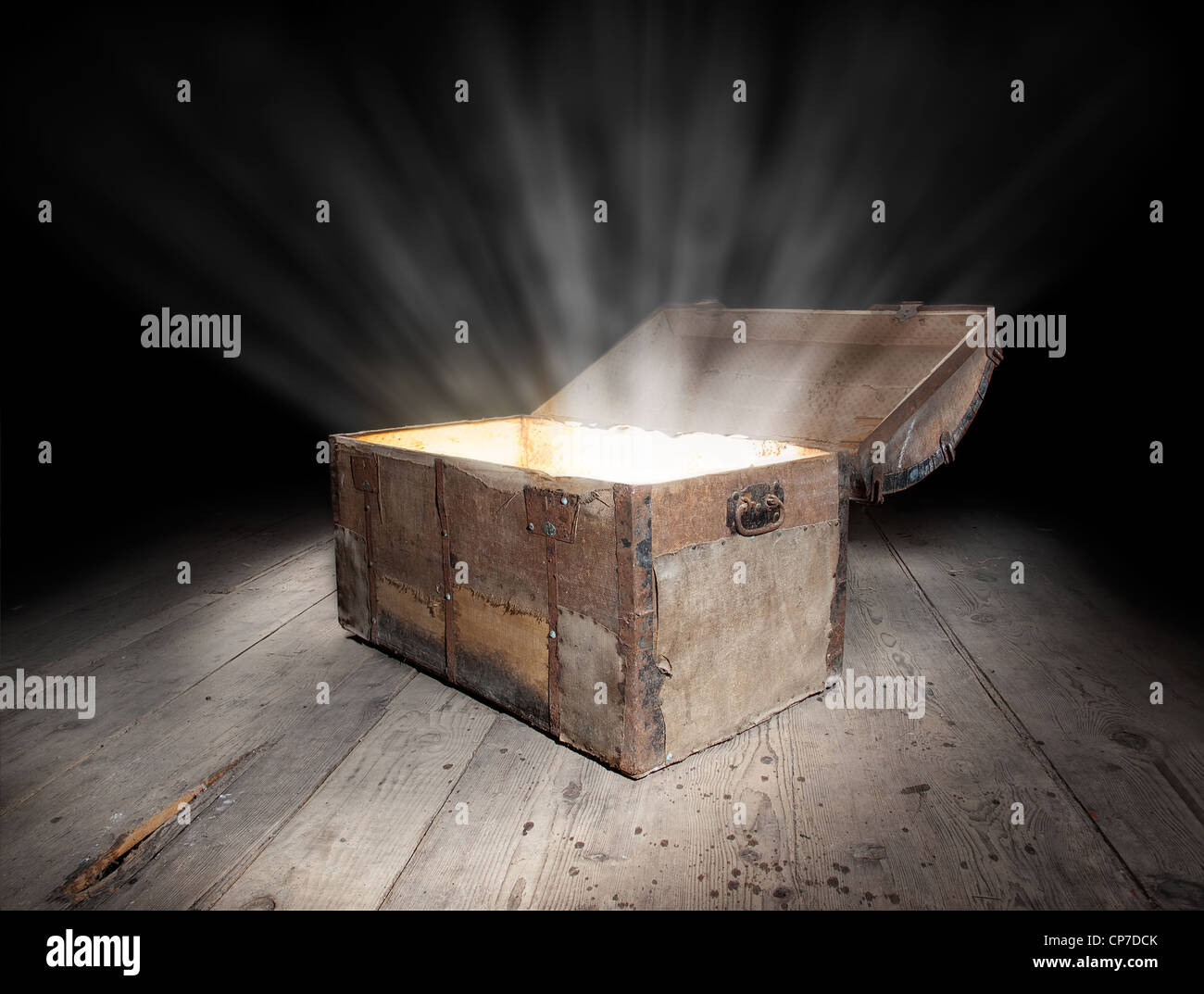 Ancient wooden treasure chest with the strong glow from inside Stock ...