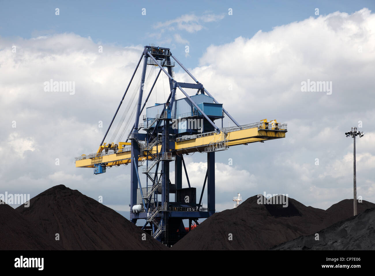 Coal industry facilities at port Stock Photo - Alamy