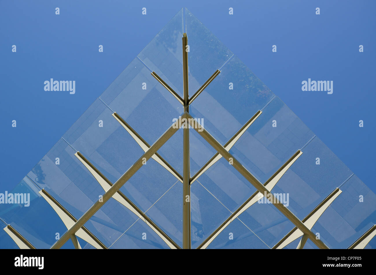 Metal glass roof structure hi-res stock photography and images - Alamy