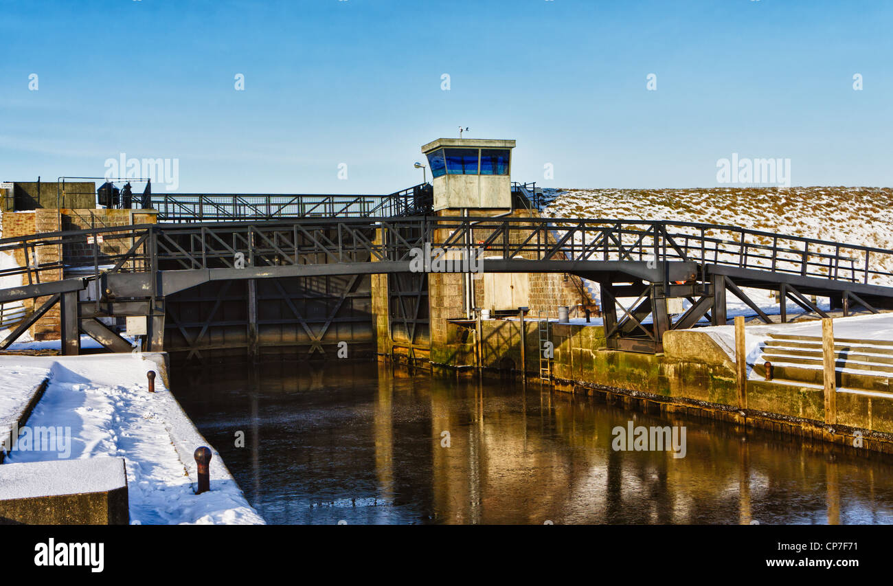Lock chamber hi-res stock photography and images - Alamy