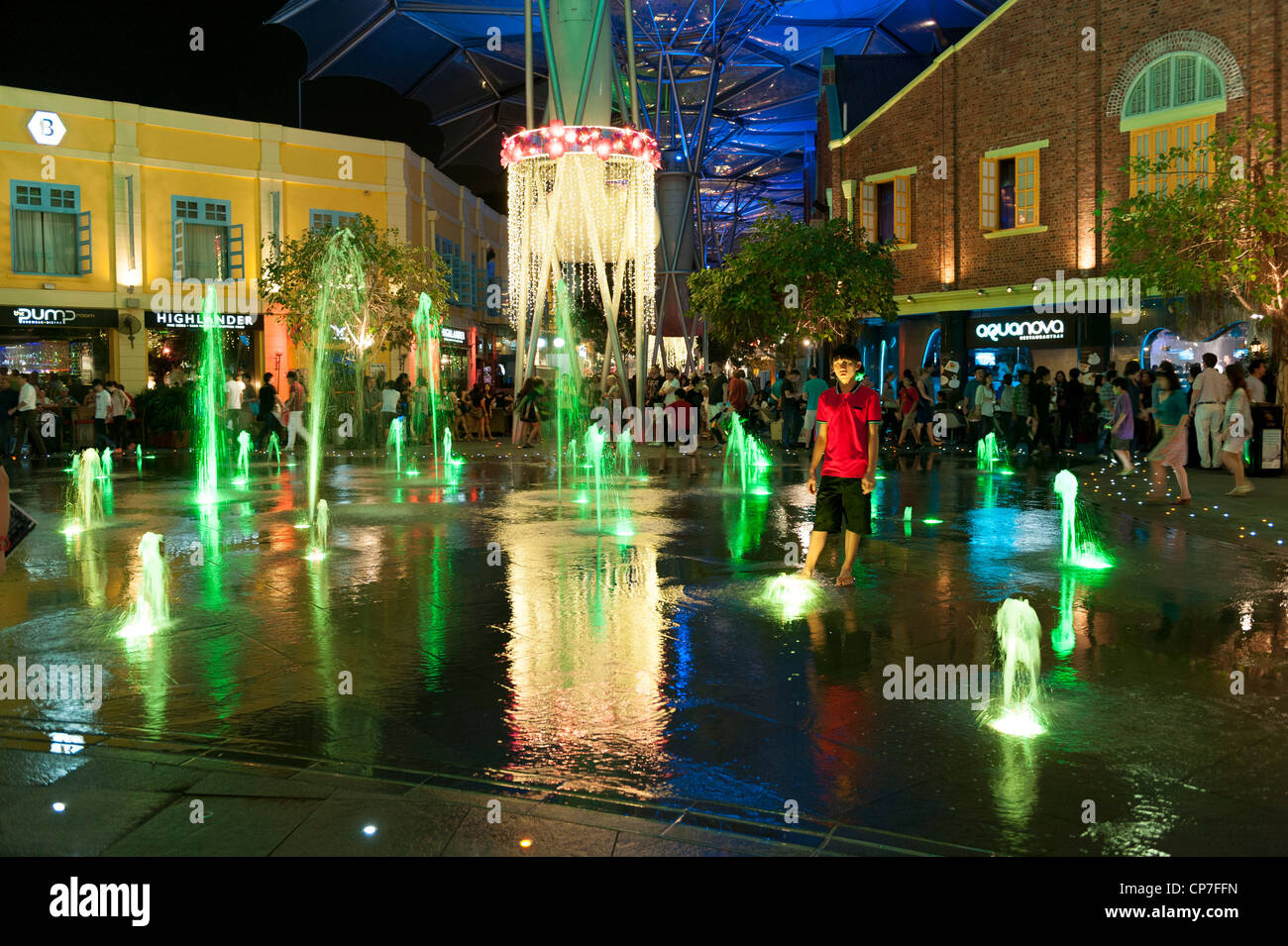 Water fountains at Clarke Quay Singapore Malaysia Stock Photo - Alamy
