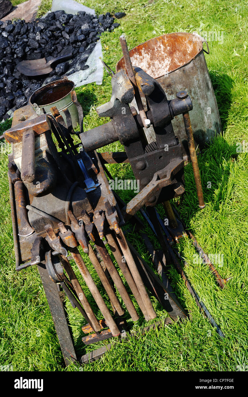 Hammer anvil blacksmith tools hi-res stock photography and images - Alamy
