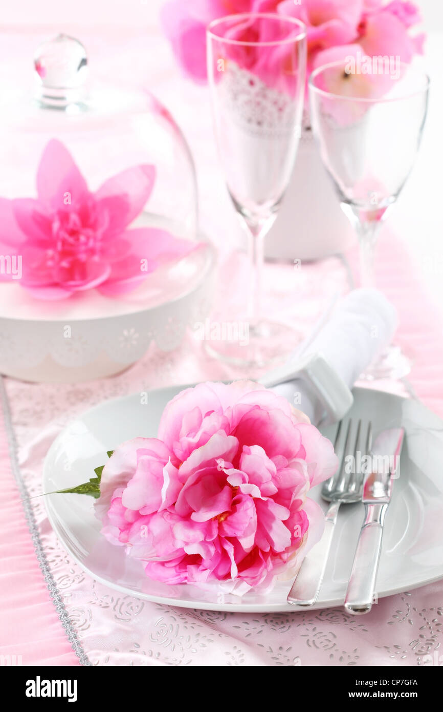Romantic place setting in pink Stock Photo - Alamy