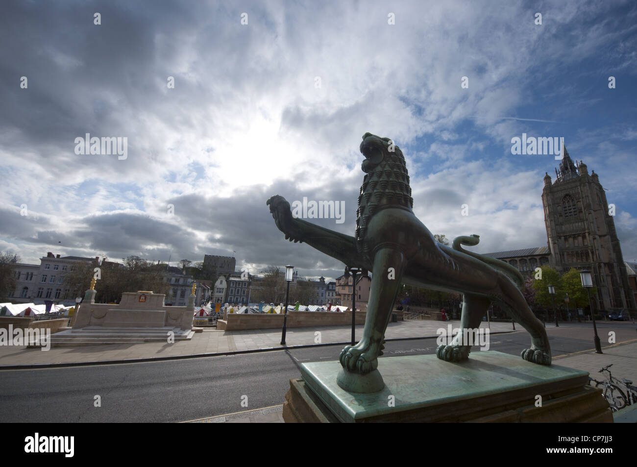 Norwich city hall bronze lions, sculpted by “Alfred Hardiman” Stock ...