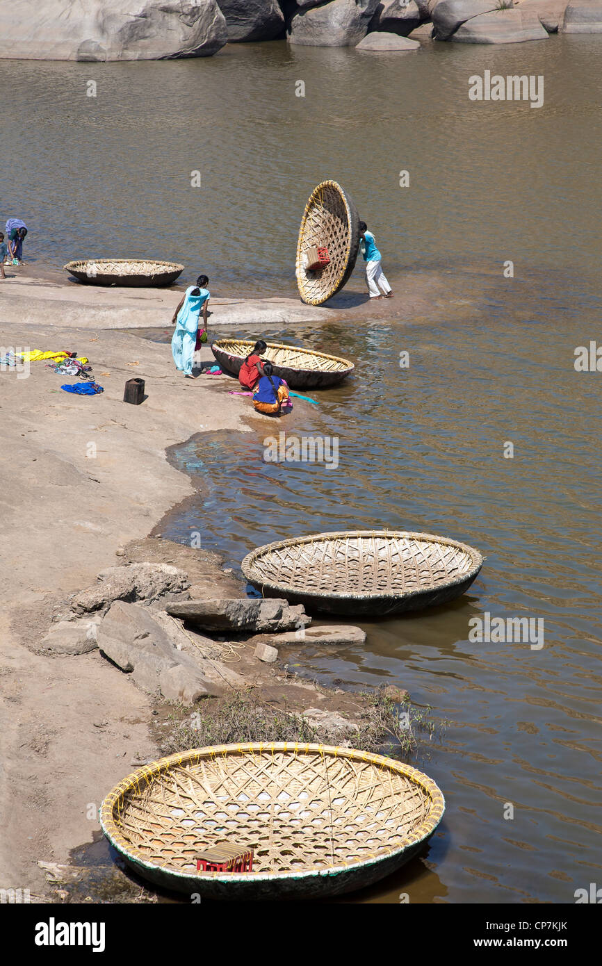 Coracles hi-res stock photography and images - Alamy