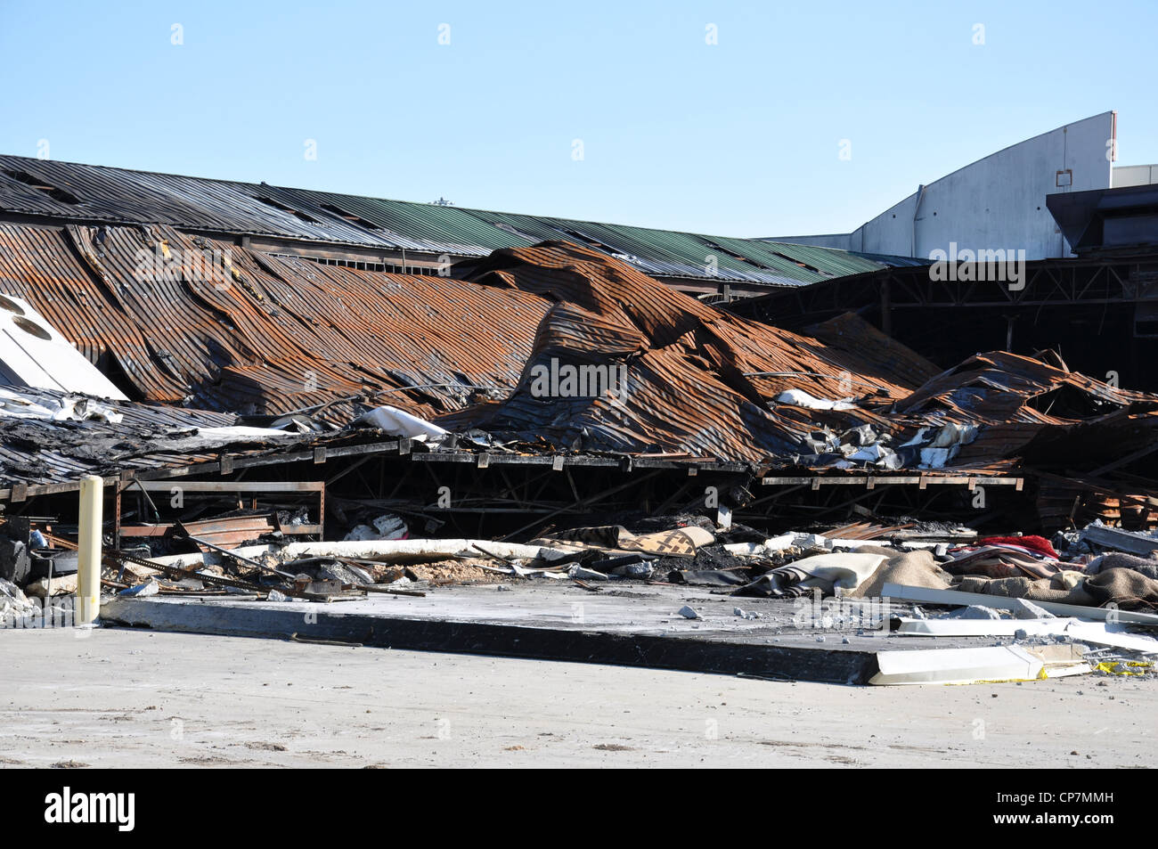 See burned out building hi-res stock photography and images - Alamy