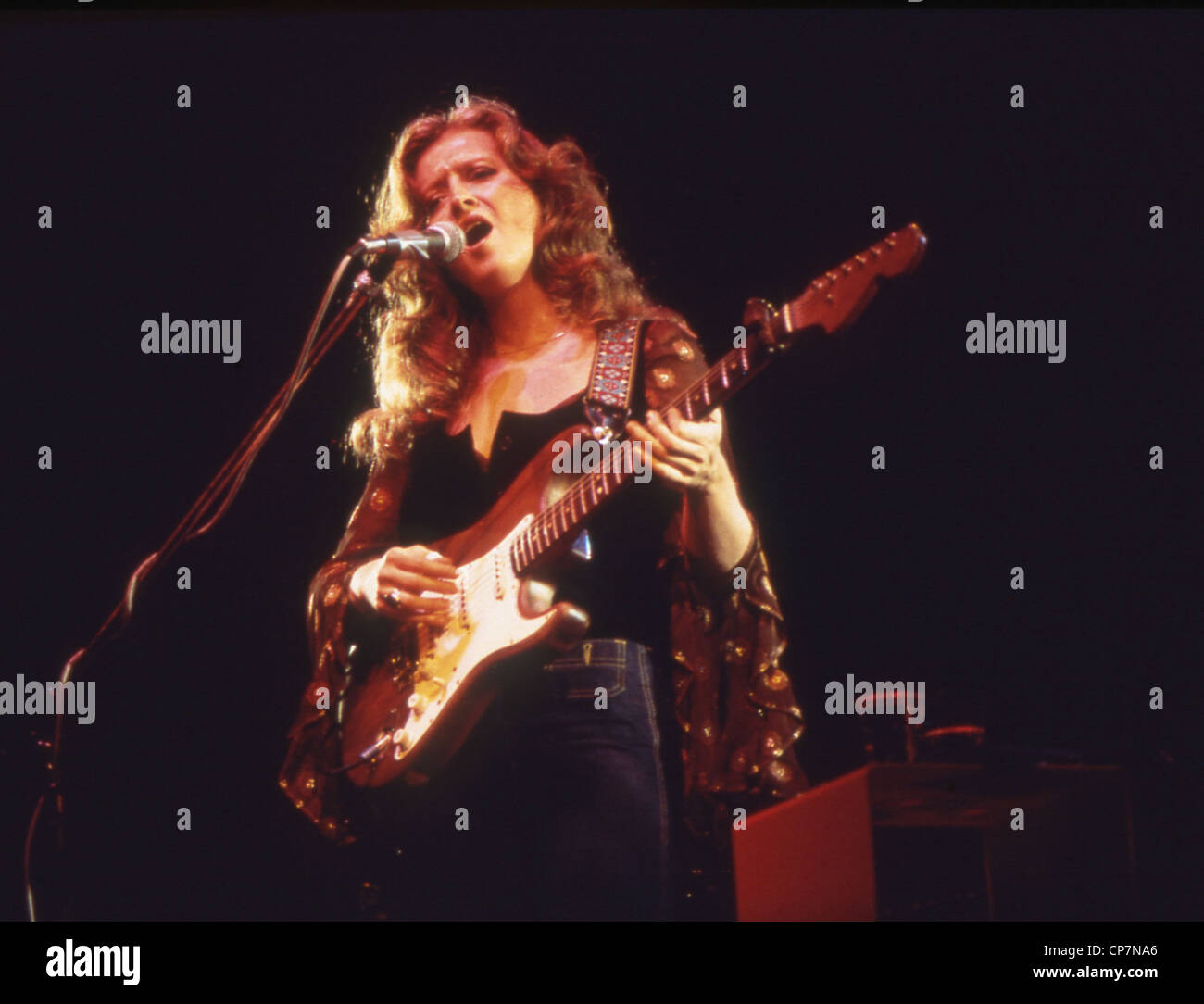 BONNIE RAITT US Blues singer-songwriter about 1990. Photo Giles ...