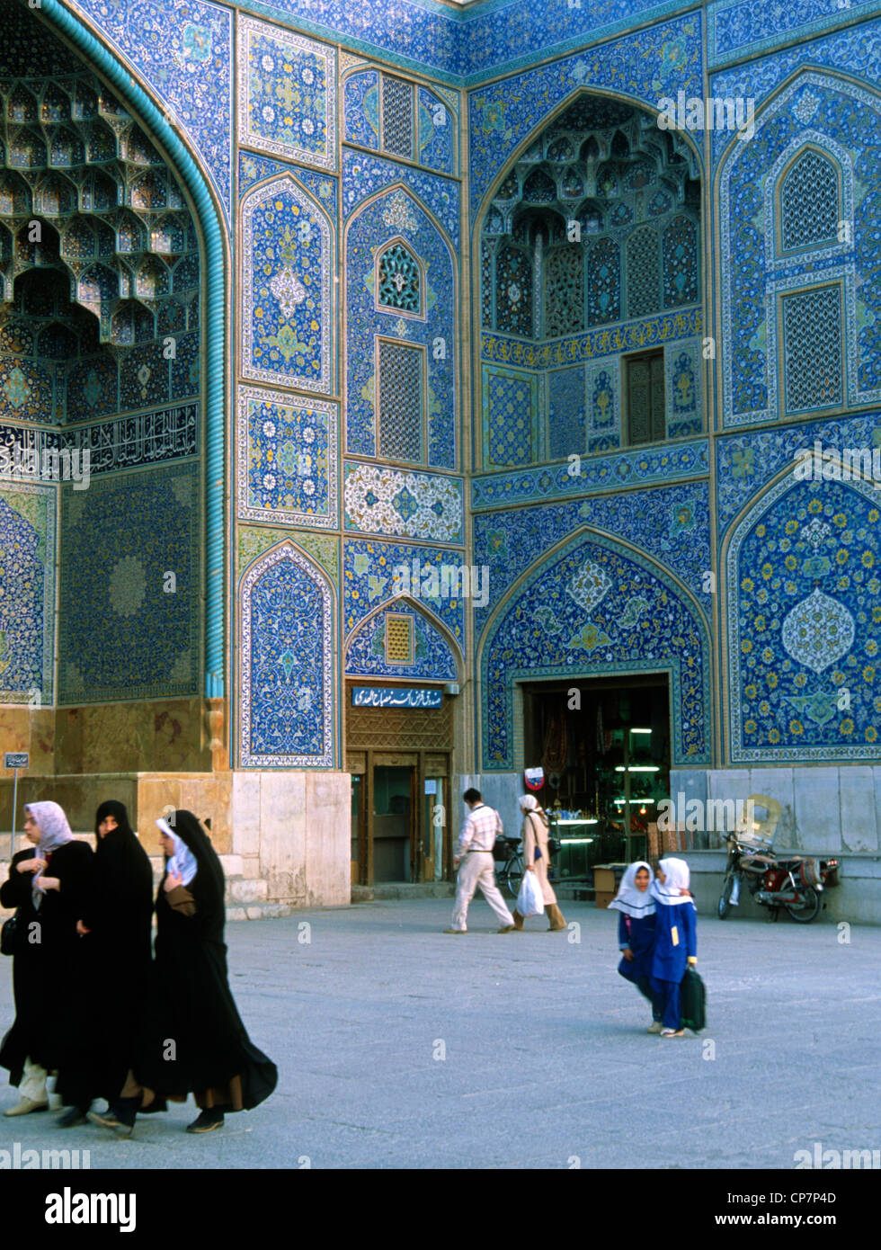 Iran, Esfahan, Isfahan, Sheikh Lotfollah Mosque, people Stock Photo - Alamy