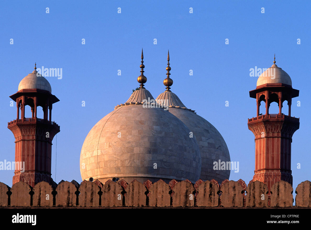 Historic badshahi mosque hi-res stock photography and images - Alamy