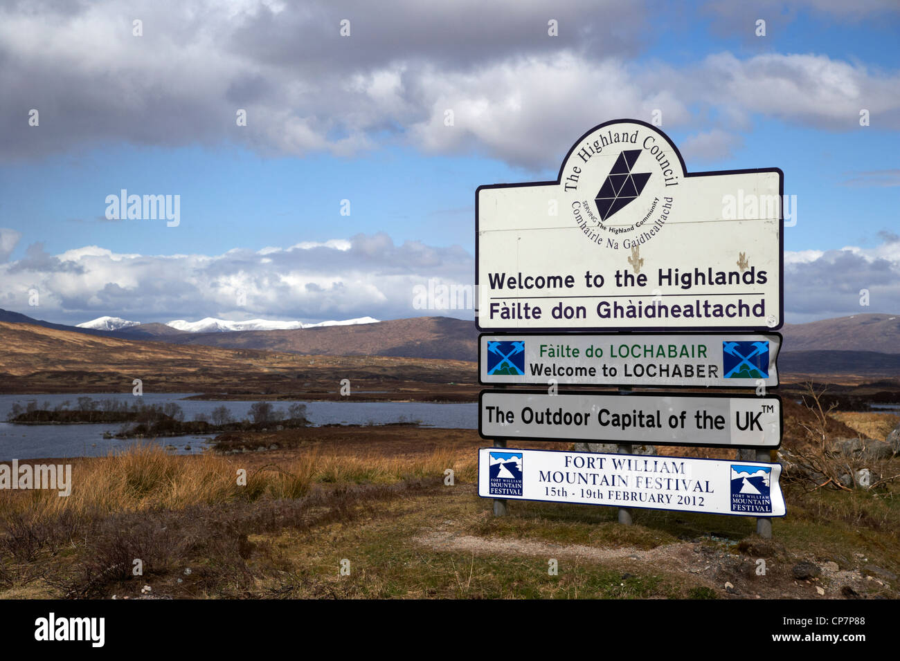 Welcome to the highlands sign hi-res stock photography and images - Alamy
