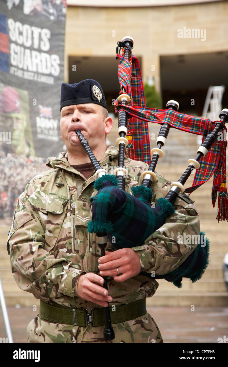 Scots piper hi-res stock photography and images - Alamy