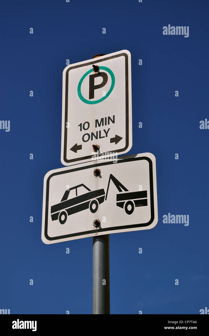 Tow truck sign hi-res stock photography and images - Alamy